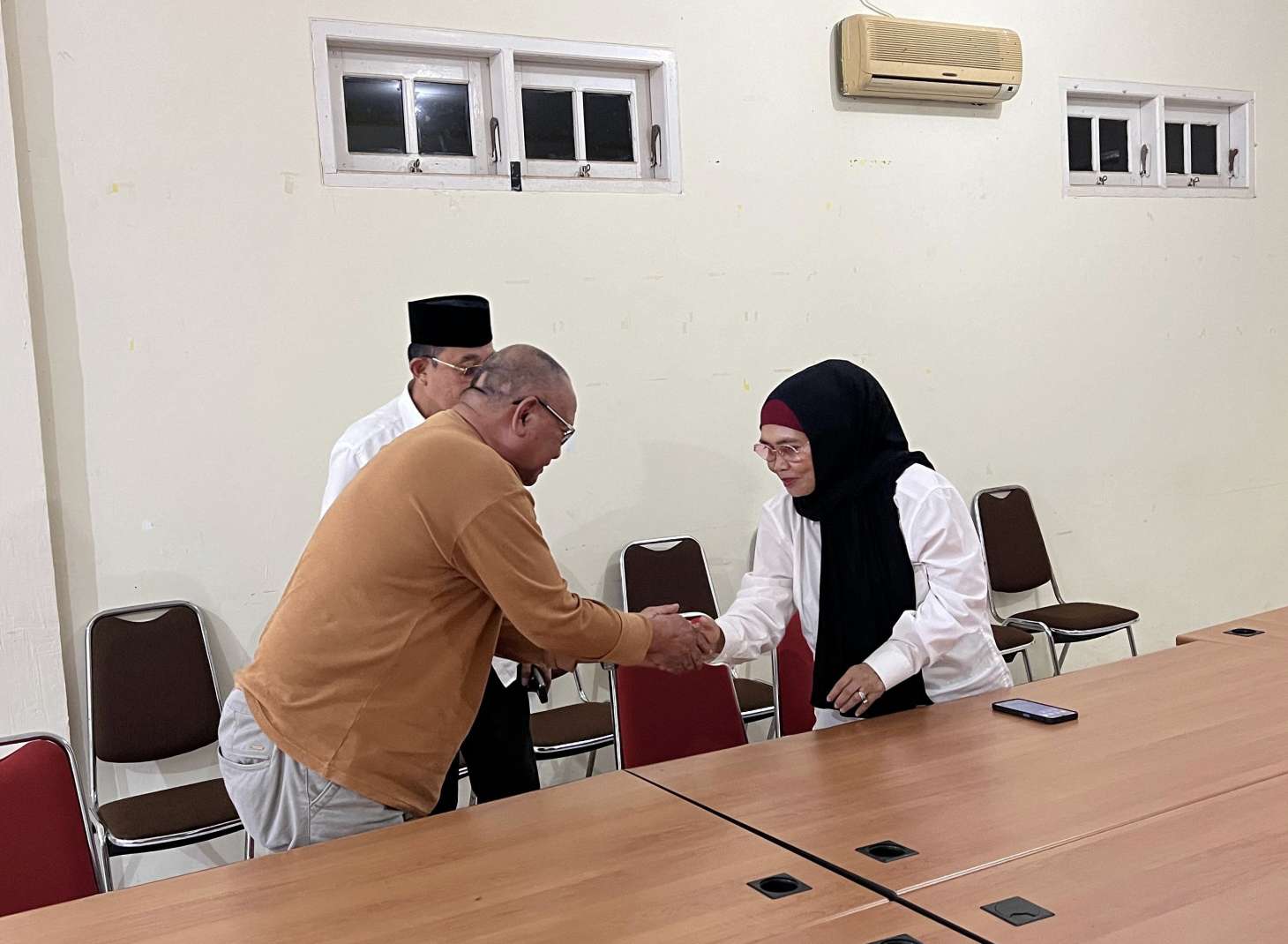 Tanpa Ada Tekanan Udin Mulyono Minta Maaf, Neni Cabut Berkas Laporan di Polisi - inspirasa.co